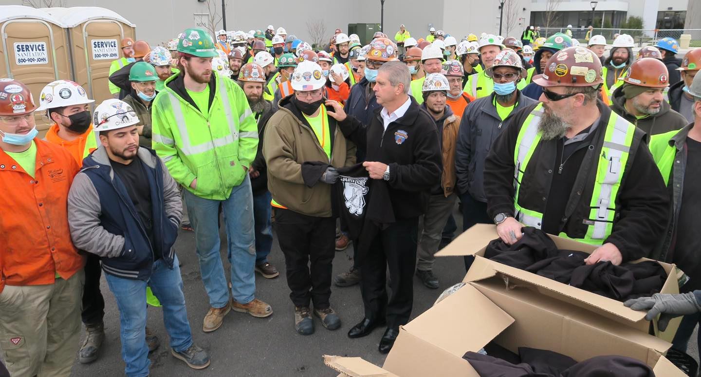 EST Perinar Meets with Members, Hands Out Shirts – Mid-America ...